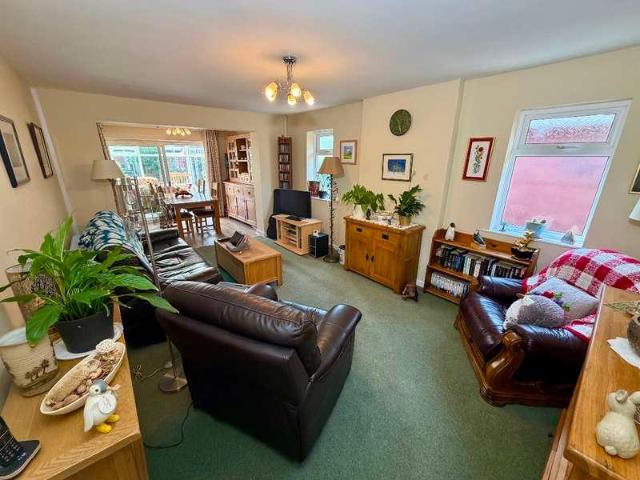 2 bed house for sale