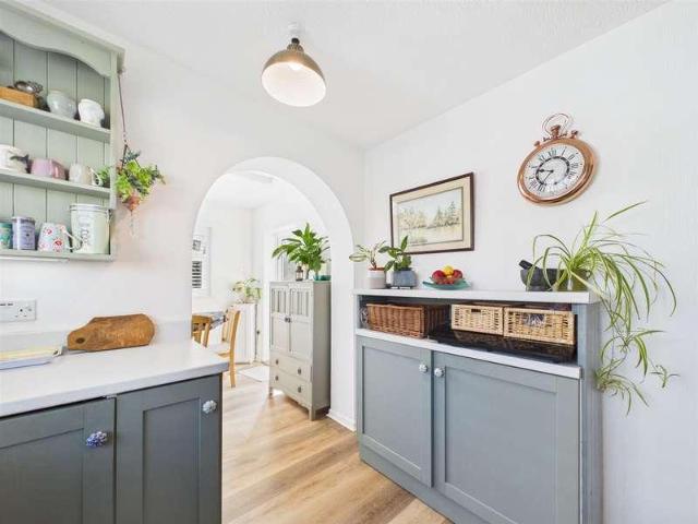 2 bed house for sale