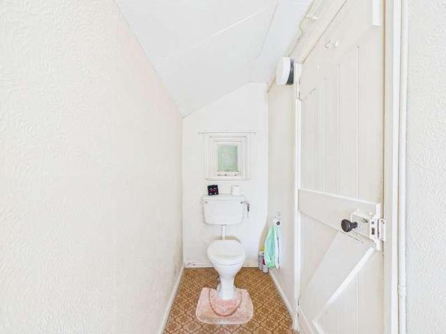 2 bed house for sale