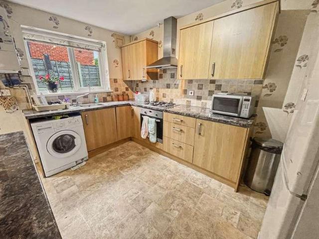 2 bed house for sale