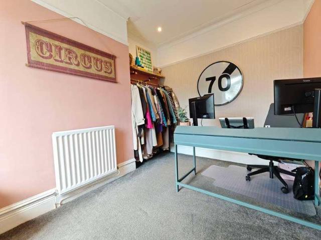 2 bed house for sale
