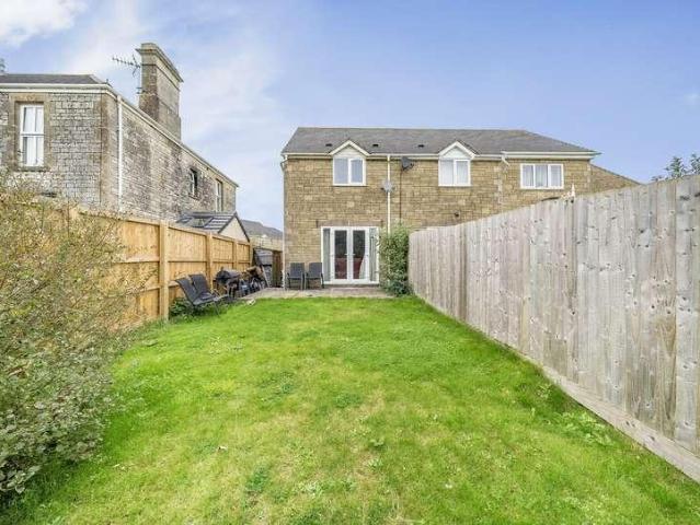 2 bed house for sale