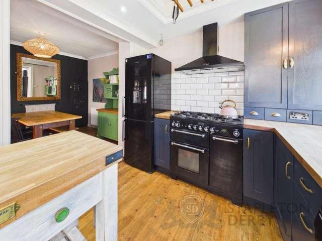 2 bed house for sale