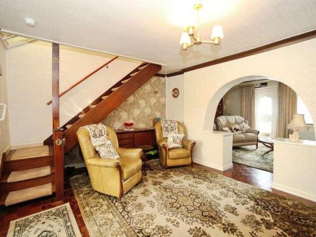 2 bed house for sale
