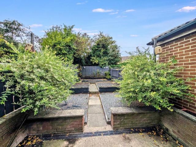 2 bed house for sale