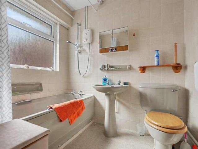 2 bed house for sale