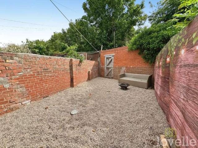 2 bed house for sale