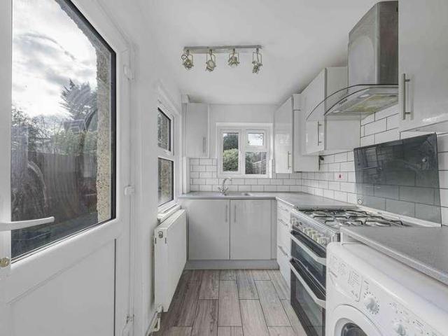 2 bed house for sale
