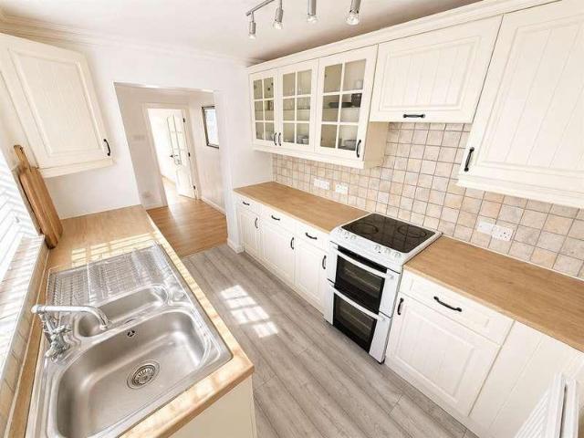 2 bed house for sale
