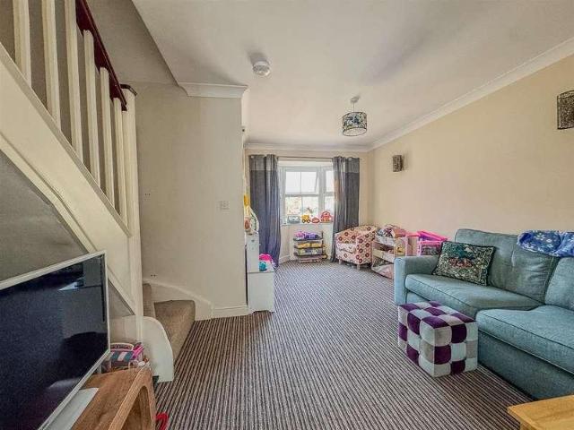 2 bed house for sale