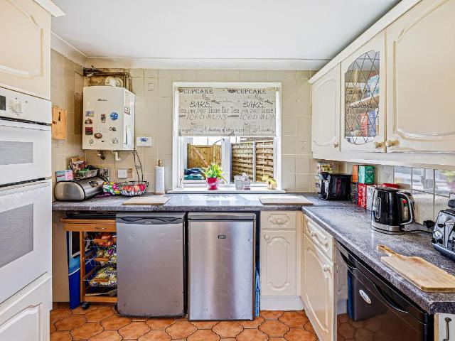 2 bed house for sale