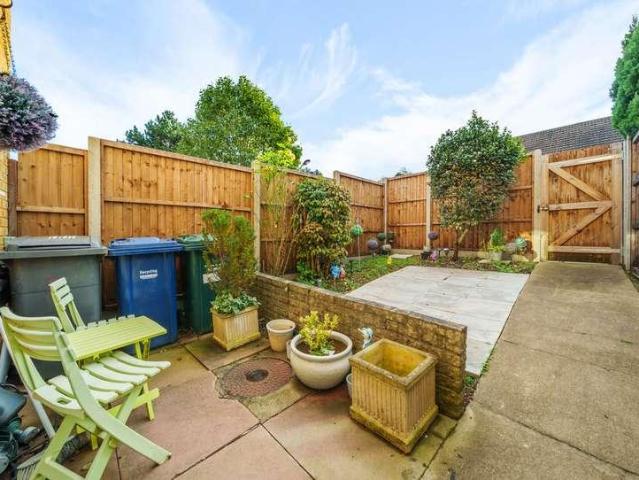 2 bed house for sale