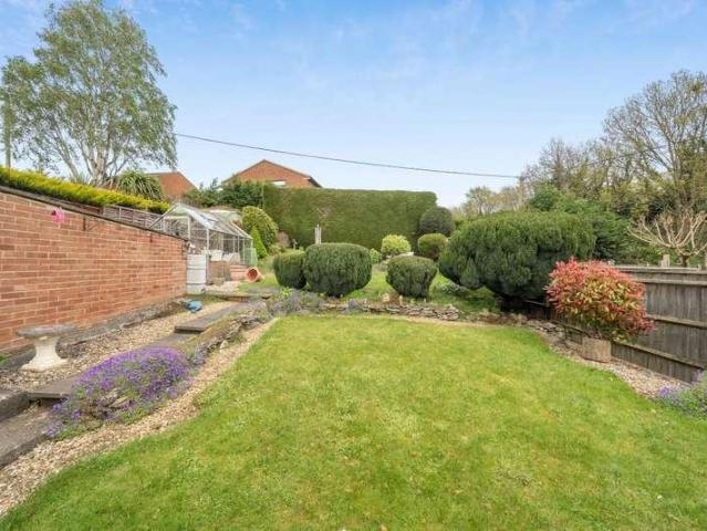 2 bed house for sale