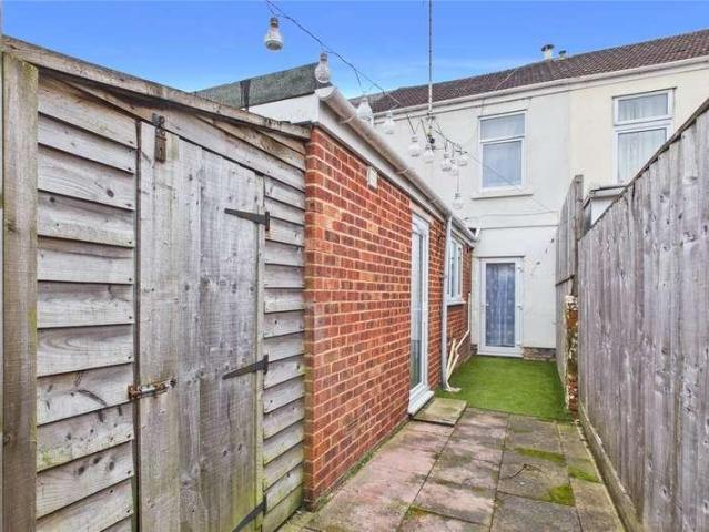 2 bed house for sale