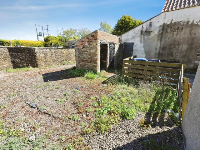 2 bed house for sale