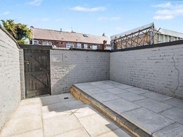 2 bed house for sale