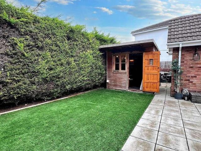 2 bed house for sale