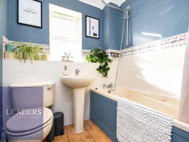 2 bed house for sale