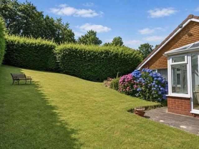 2 bed house for sale