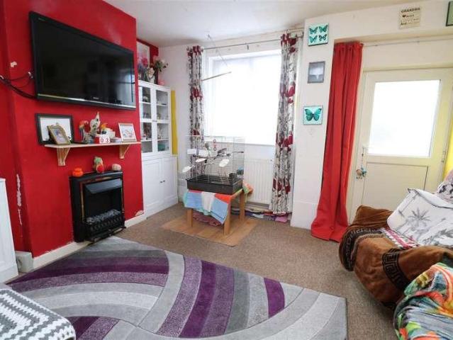 2 bed house for sale
