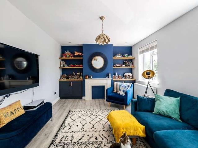 2 bed house for sale