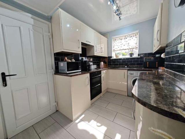 2 bed house for sale