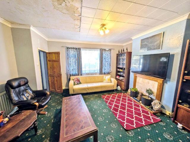 2 bed house for sale