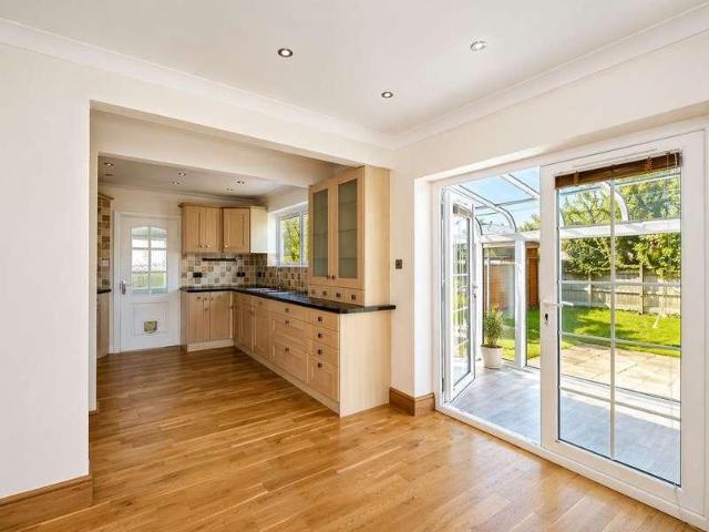 2 bed house for sale