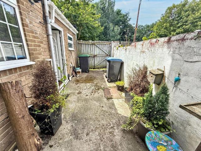 2 bed house for sale