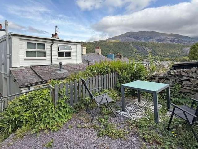2 bed house for sale