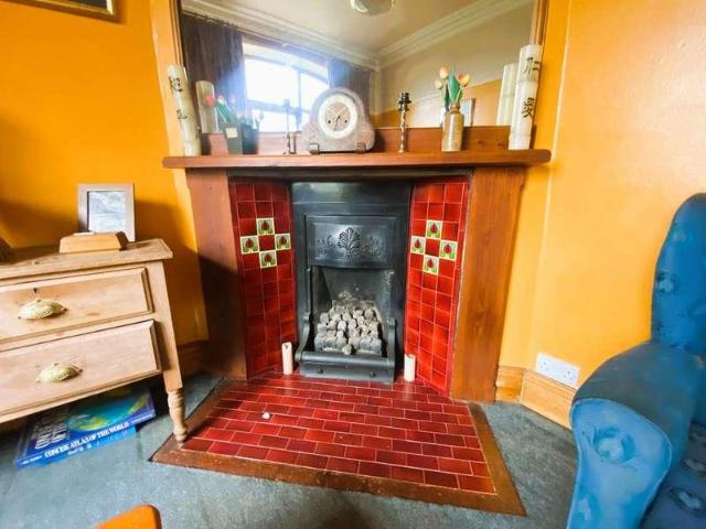 2 bed house for sale