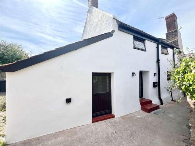 2 bed house for sale