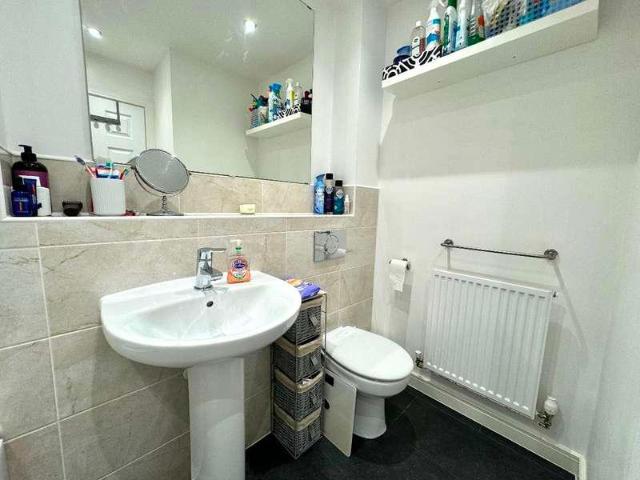 2 bed house for sale