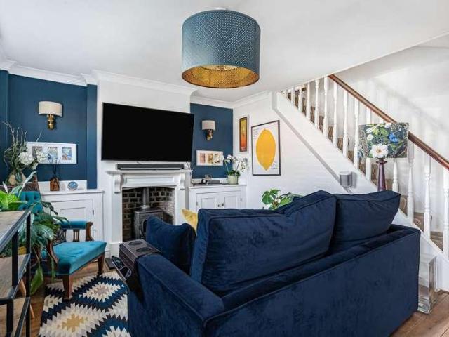 2 bed house for sale