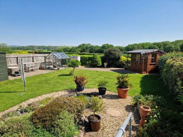 2 bed house for sale