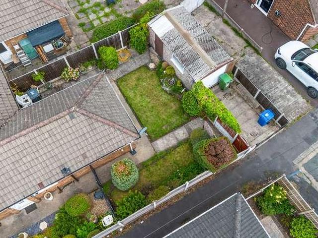 2 bed house for sale