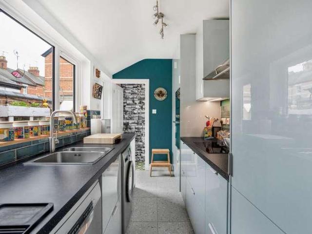 2 bed house for sale