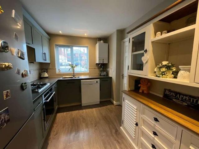 2 bed house for sale