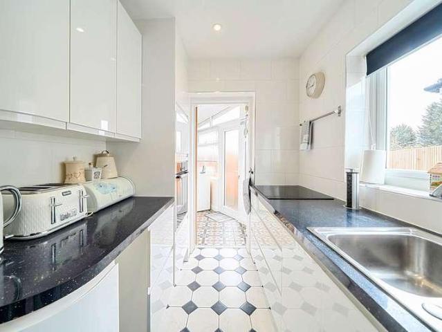 2 bed house for sale