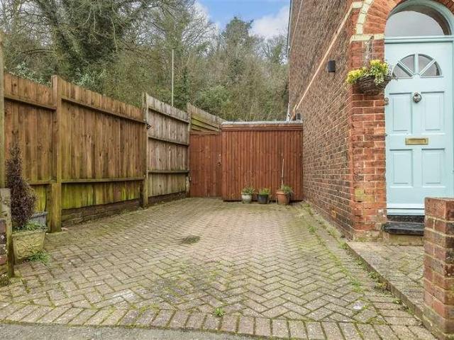2 bed house for sale