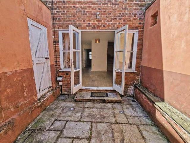 2 bed house for sale