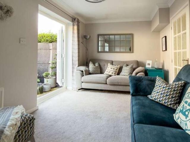 2 bed house for sale