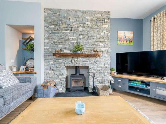 2 bed house for sale