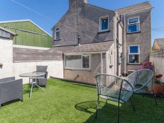 2 bed house for sale