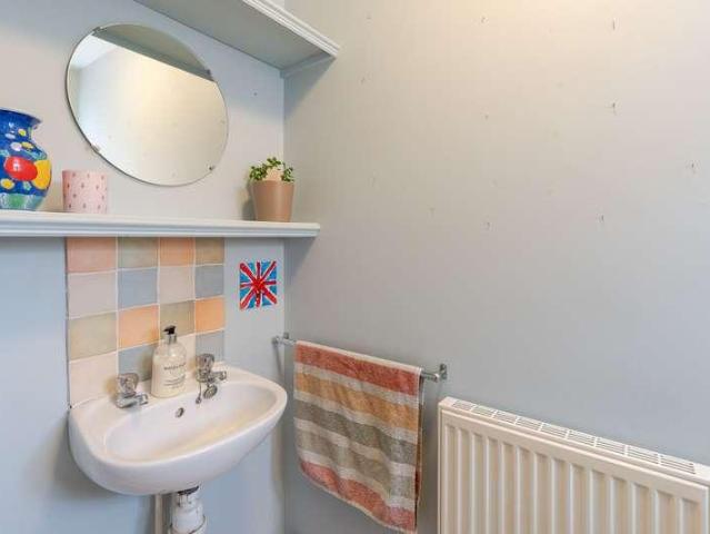 2 bed house for sale