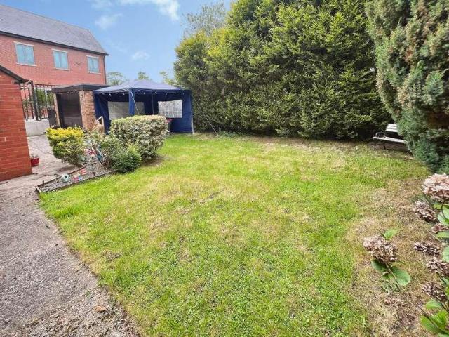 2 bed house for sale