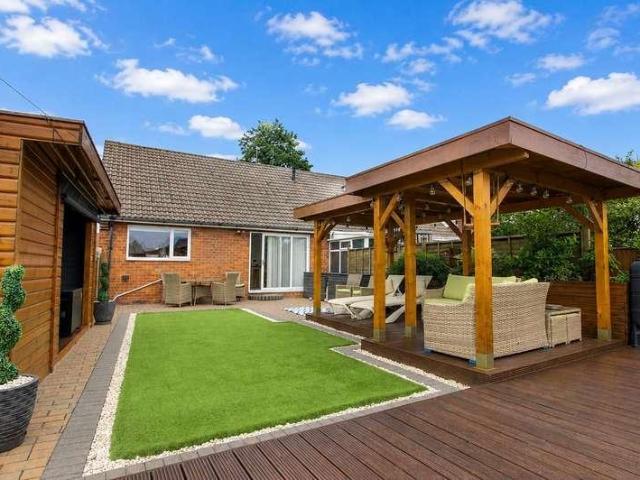 2 bed house for sale
