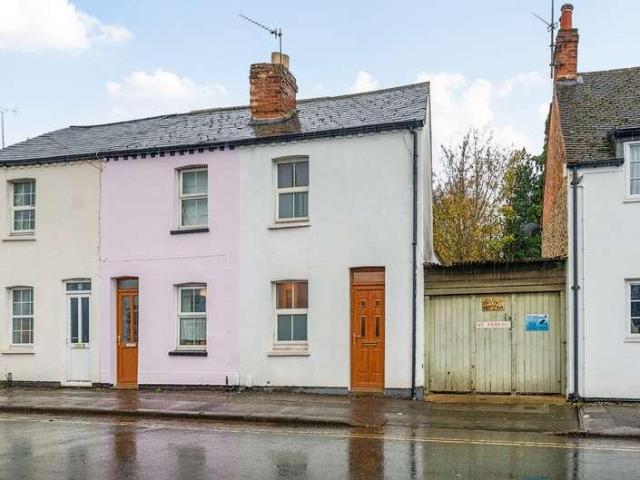 2 bed house for sale