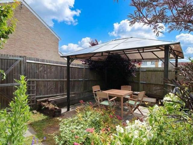 2 bed house for sale
