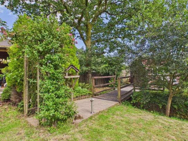 2 bed house for sale
